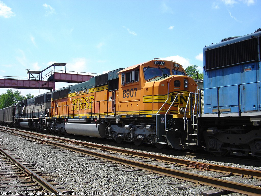 BNSF 8907
